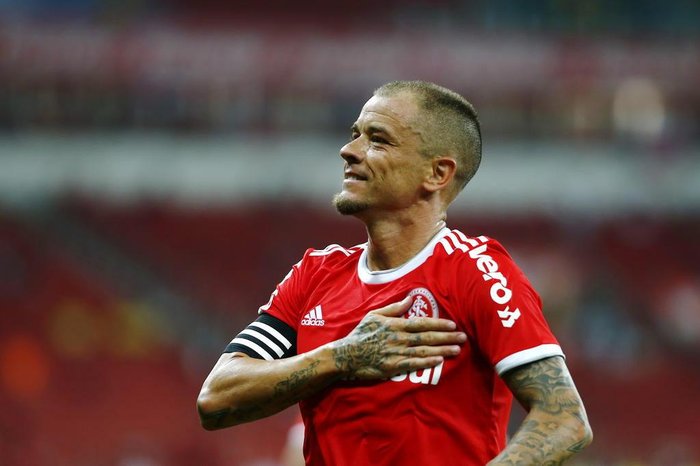 Quatro meses e salário baixo: o contrato de D’Alessandro na volta ao ...